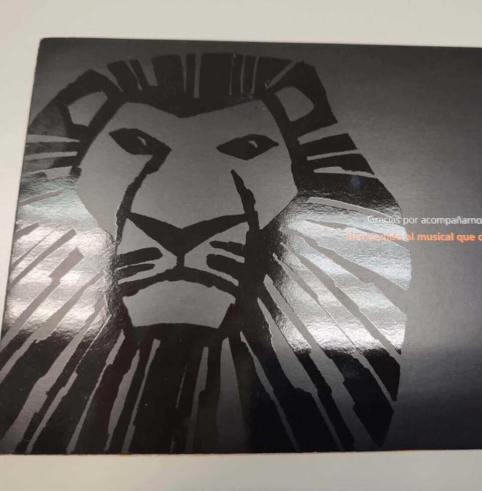 Barniz UVI: acabados de calidad para la industria del papel